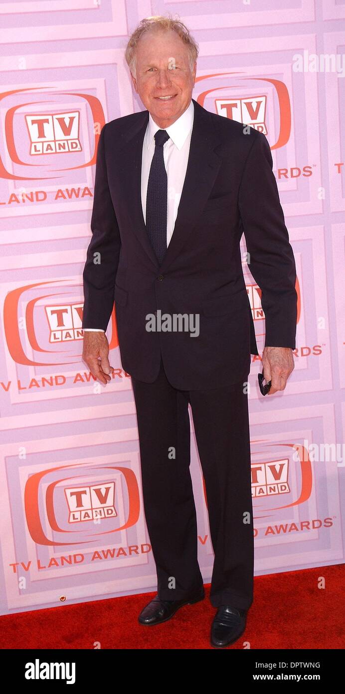 Apr 19, 2009 - Los Angeles, California, USA - Actor WAYNE ROGERS at the ...