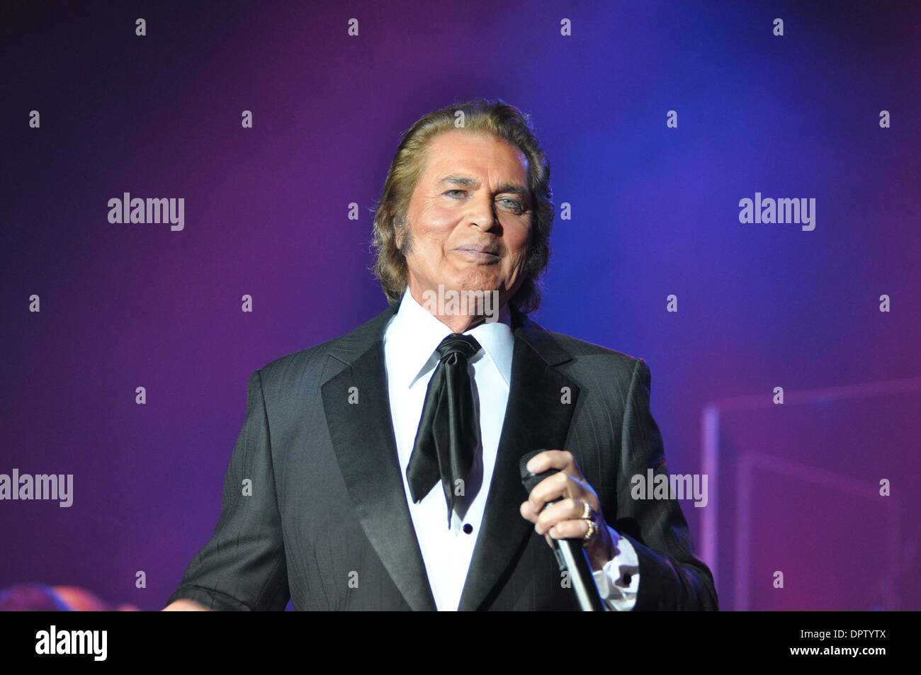 Jan 31, 2009 - Emporia, Virginia, USA - Legendary singer, ENGELBERT ...