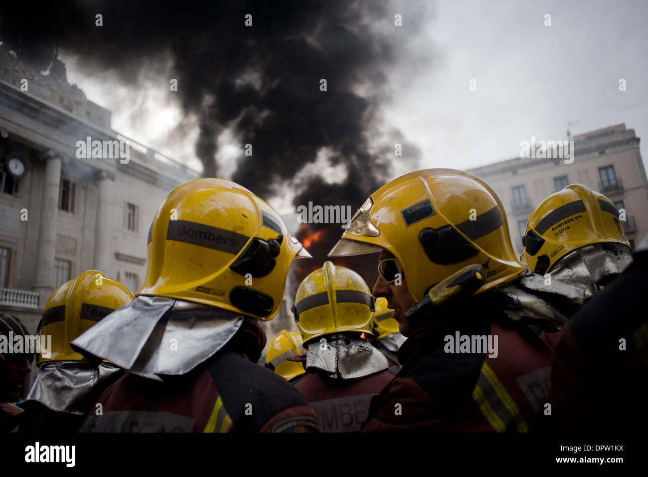 Barcelona, Spain. 16th January, 2014. A huge column of smoke rising ...