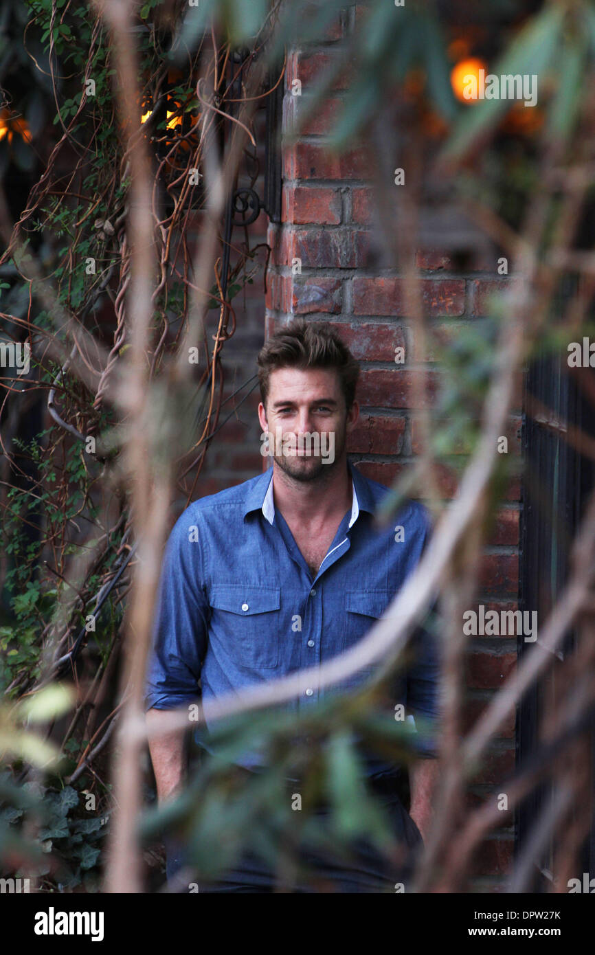 Scott speedman, felicity hi-res stock photography and images - Alamy