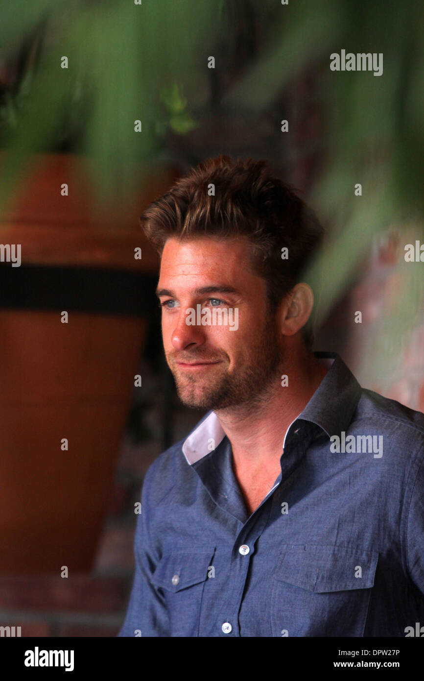 Scott speedman, felicity hi-res stock photography and images - Alamy