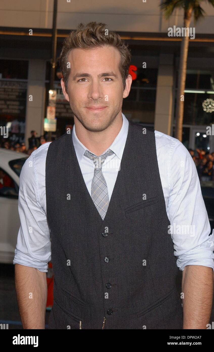 Apr 28, 2009 - Los Angeles, California, USA - Actor RYAN REYNOLDS at ...