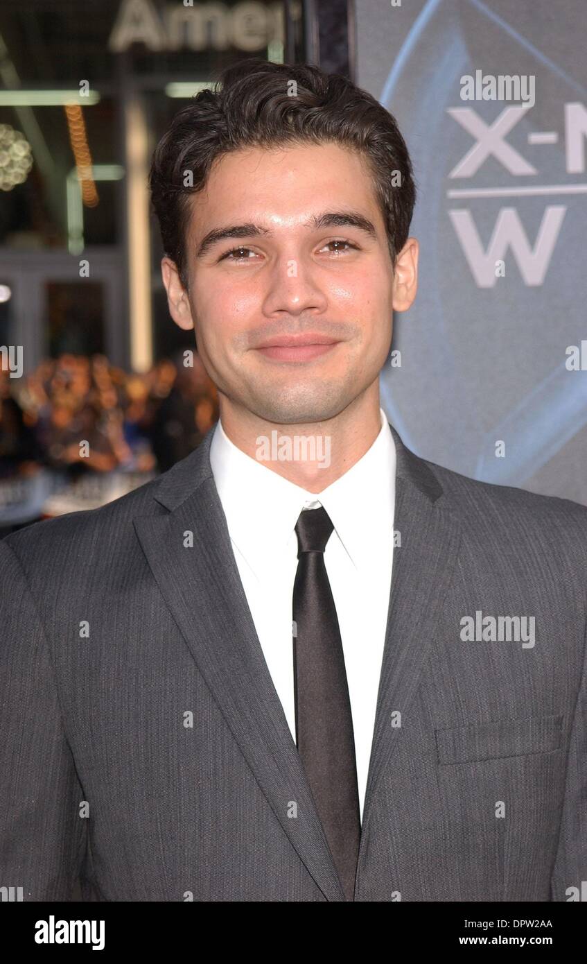Apr 28, 2009 - Los Angeles, California, USA - Actor STEVEN STRAIT at ...