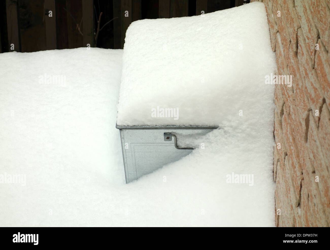 Snow accumulation on a tool box in Ontario, Canada Stock Photo - Alamy