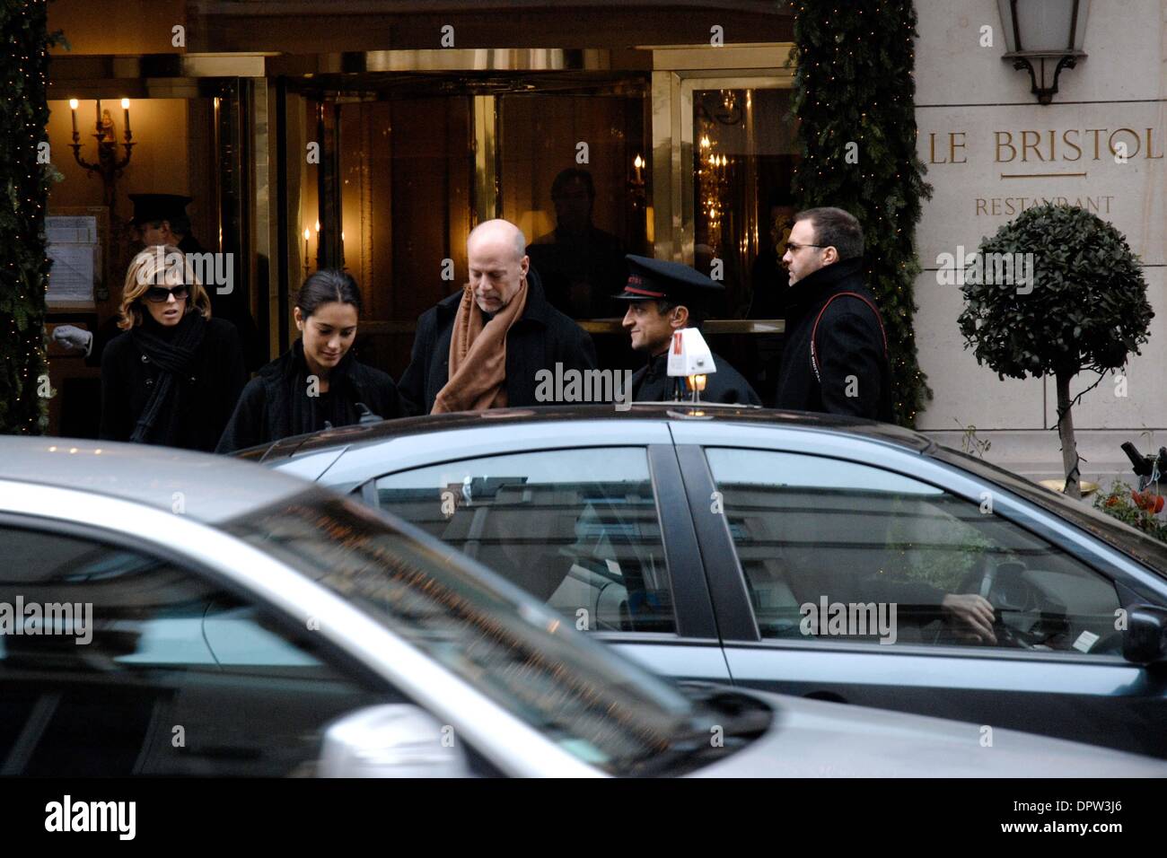 Nov. 29, 2008 - New York, NEW YORK, USA - 11h49 sortie de bruce willis ...
