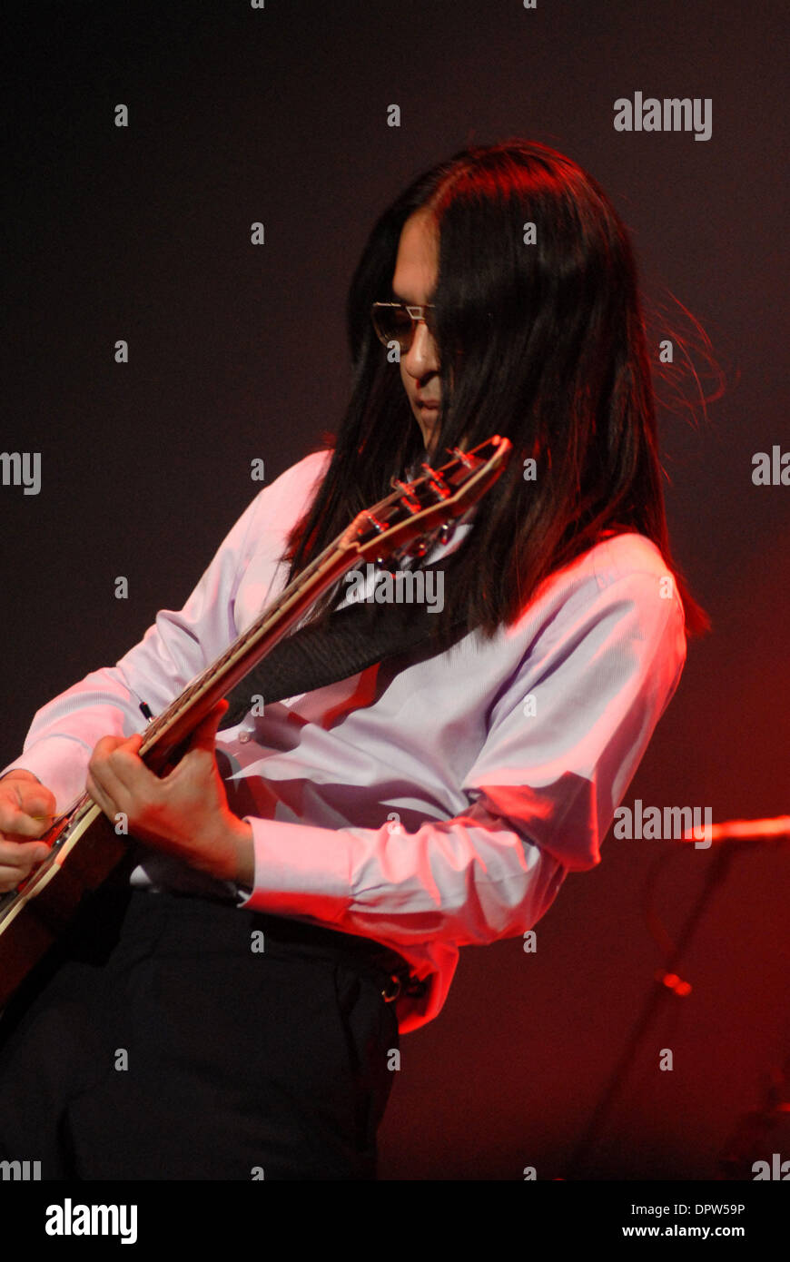 Simply red concert hi-res stock photography and images - Alamy