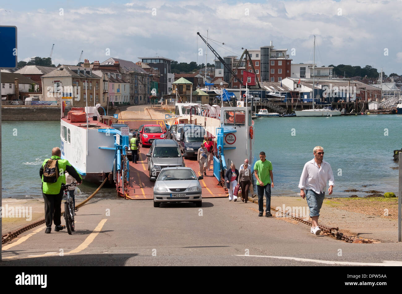 Chain ferry between East and West Cowes on the Isle of Wight Stock ...