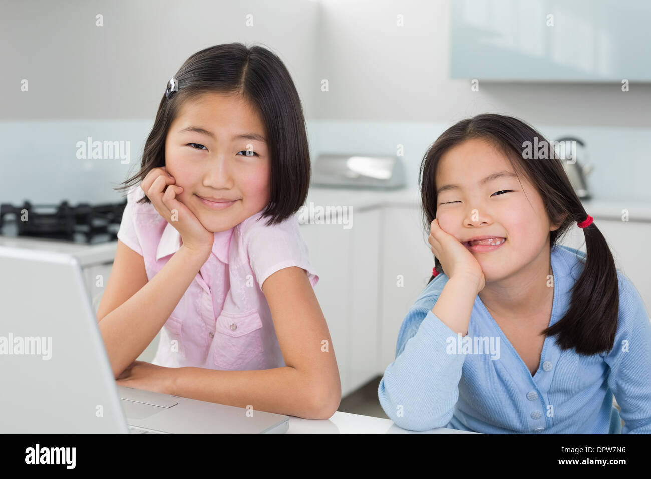 Girls laptop use hi-res stock photography and images - Alamy
