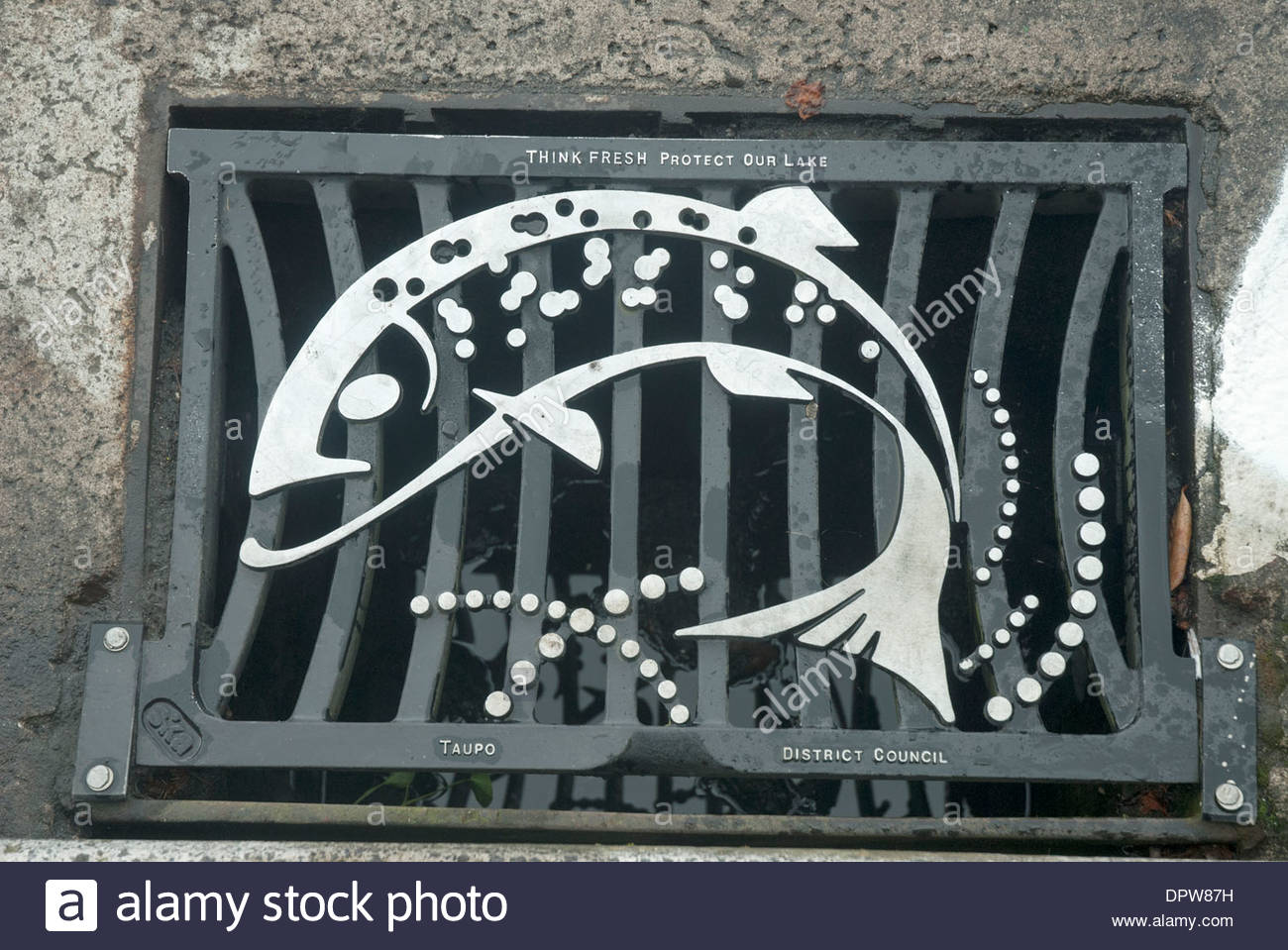 White drain cover hi-res stock photography and images - Alamy