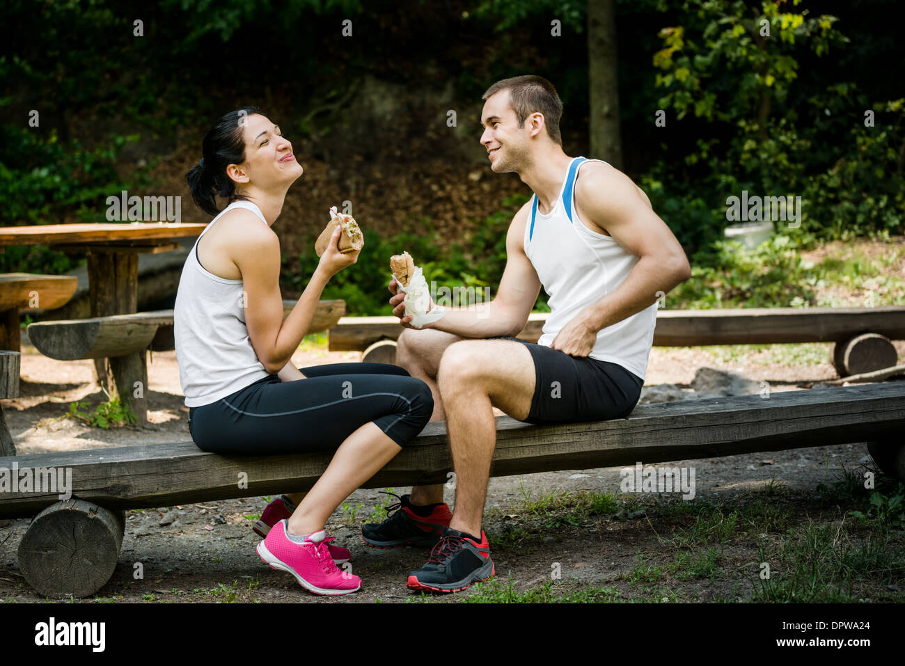 Eat with friends hi-res stock photography and images - Alamy