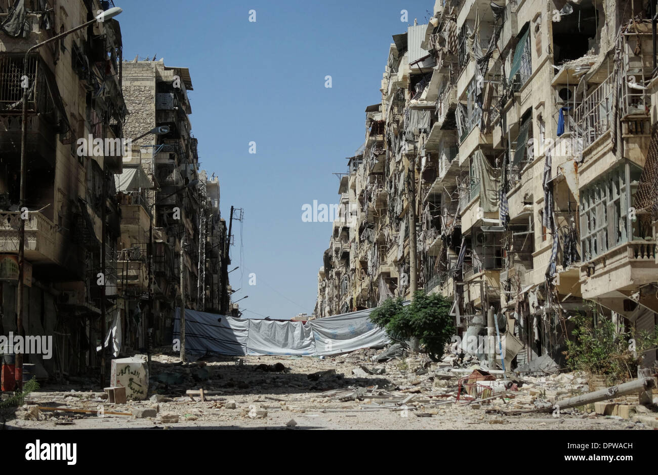Aleppo, Syria, . 16th Jan, 2014. The damaged buildings in the Salah al ...
