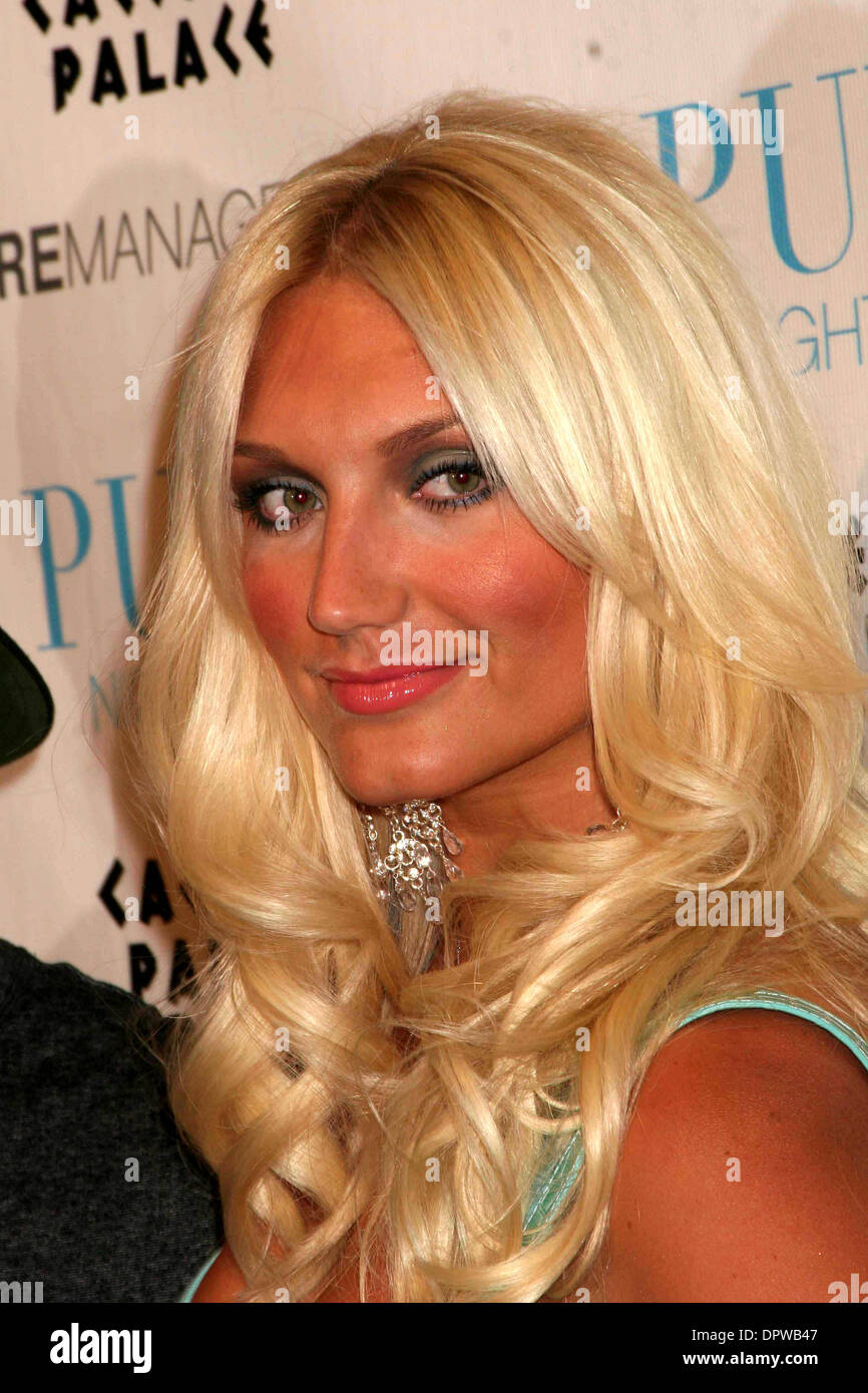 K61985EG.Brooke Hogan celebrates her 21st birthday at pure nightclub ...