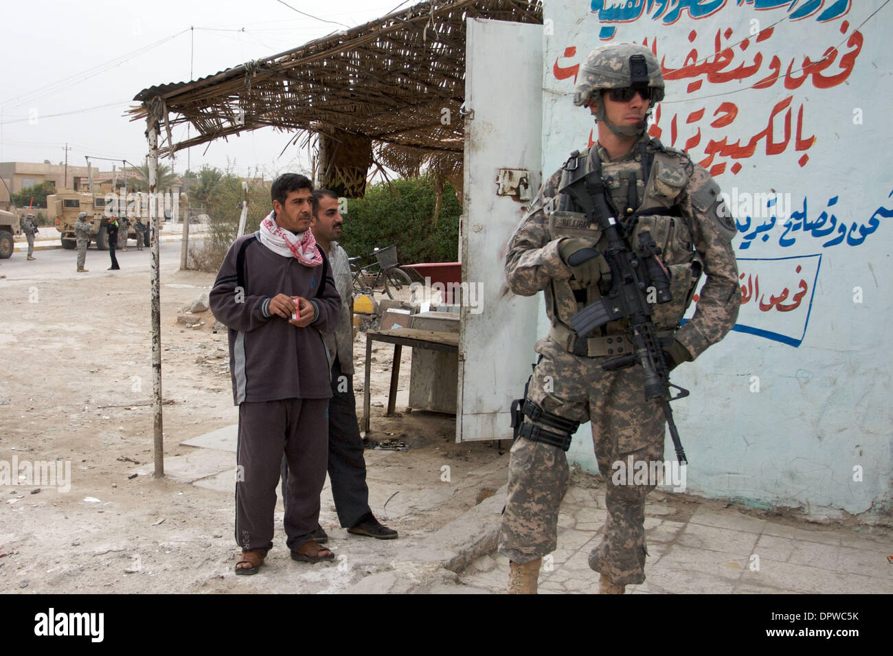 Dec 22, 2008 - Baghdad, Iraq - U.S. soldiers maintain watch in the ...