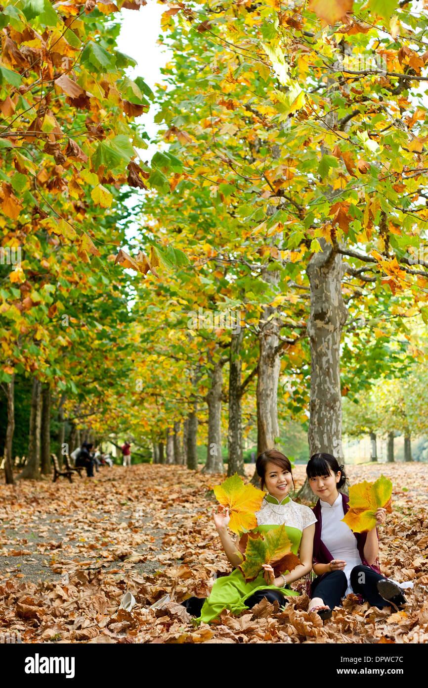 Two young women sit hi-res stock photography and images - Alamy