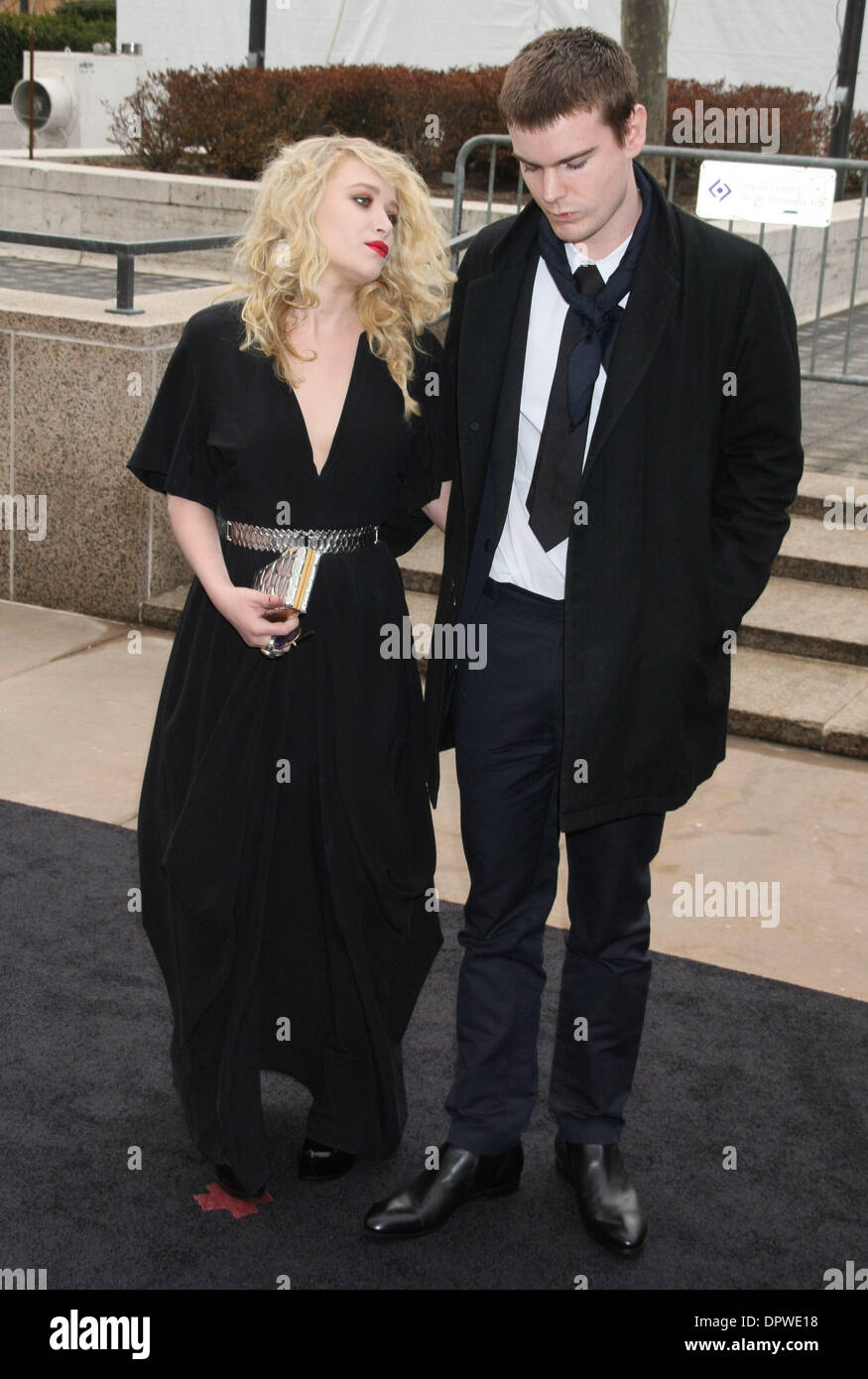 Mar 15, 2009 - New York, NY, USA - MARY KATE OLSEN with boyfriend NATE ...