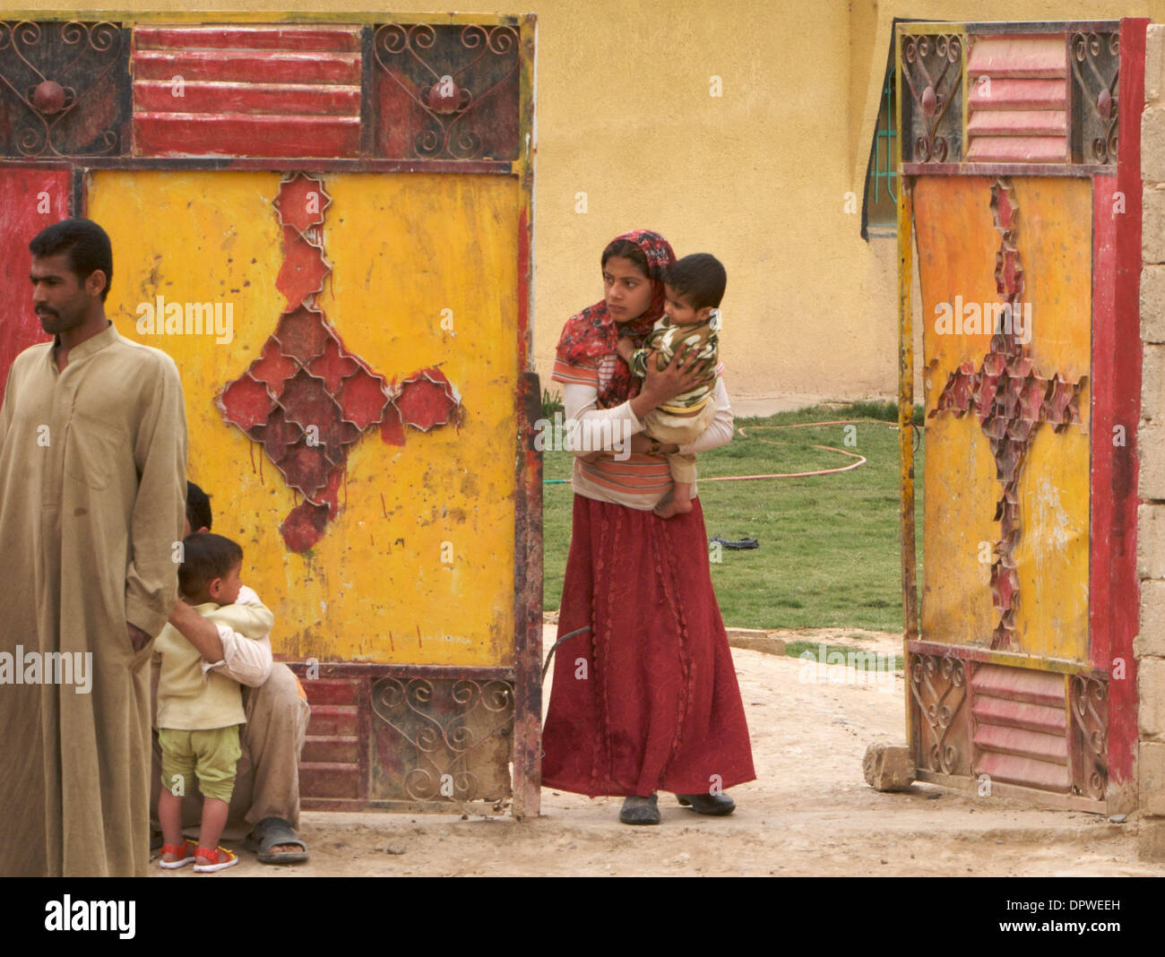 Mar 30, 2009 - Balad, Iraq - U.S. and Iraqi Army soldiers gave out ...