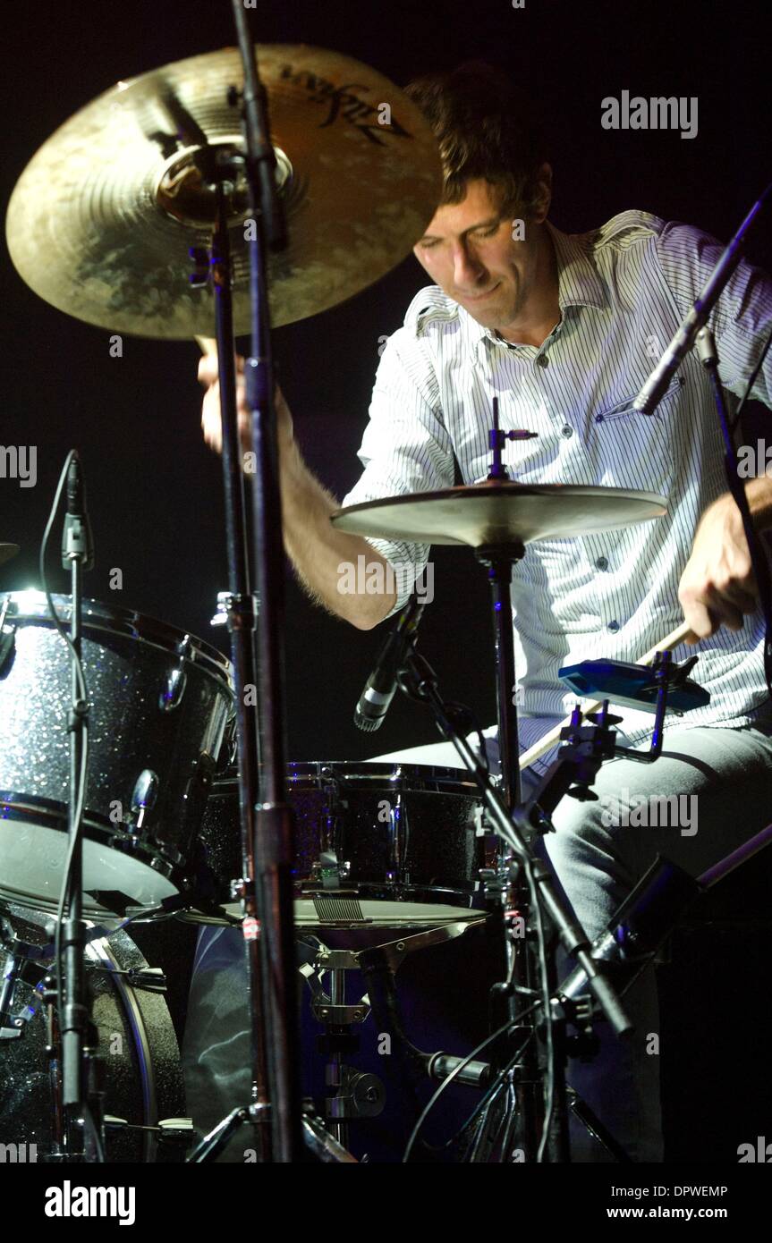 Apr 23, 2009 - Hollywood, California, USA - KEVIN SNOW of Black Kids ...