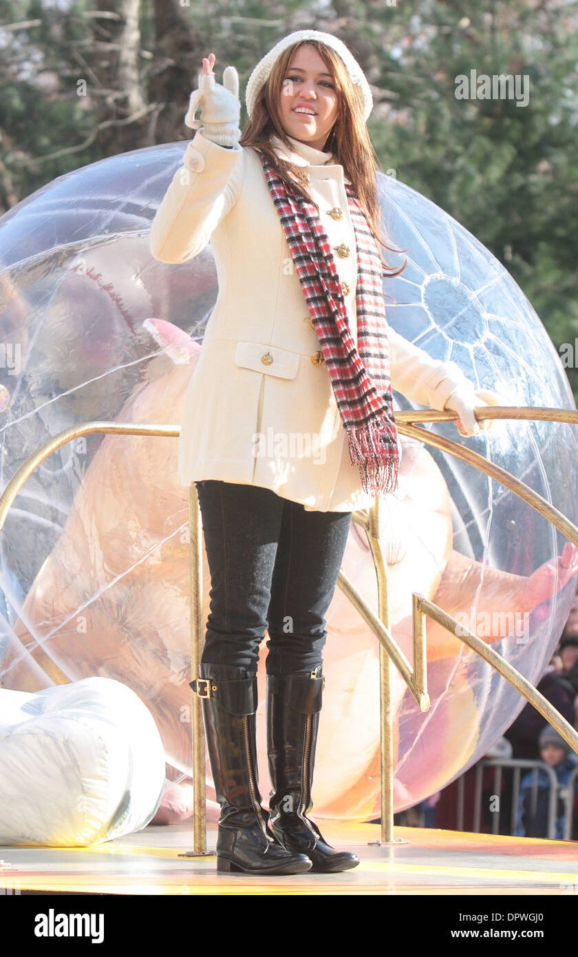 Nov 27, 2008 - New York, NY, USA - MILEY CYRUS at the 82nd Annual Macy ...