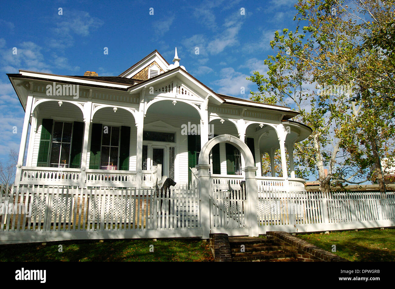 1965 house family hi-res stock photography and images - Alamy