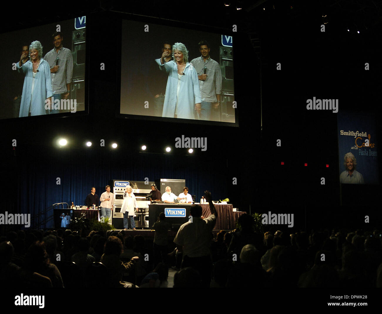Paula deen food network hi-res stock photography and images - Alamy