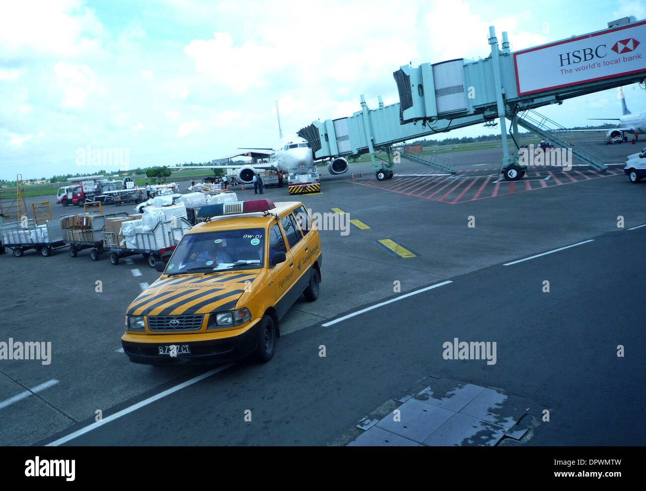 Garuda indonesia aircraft hi-res stock photography and images - Alamy