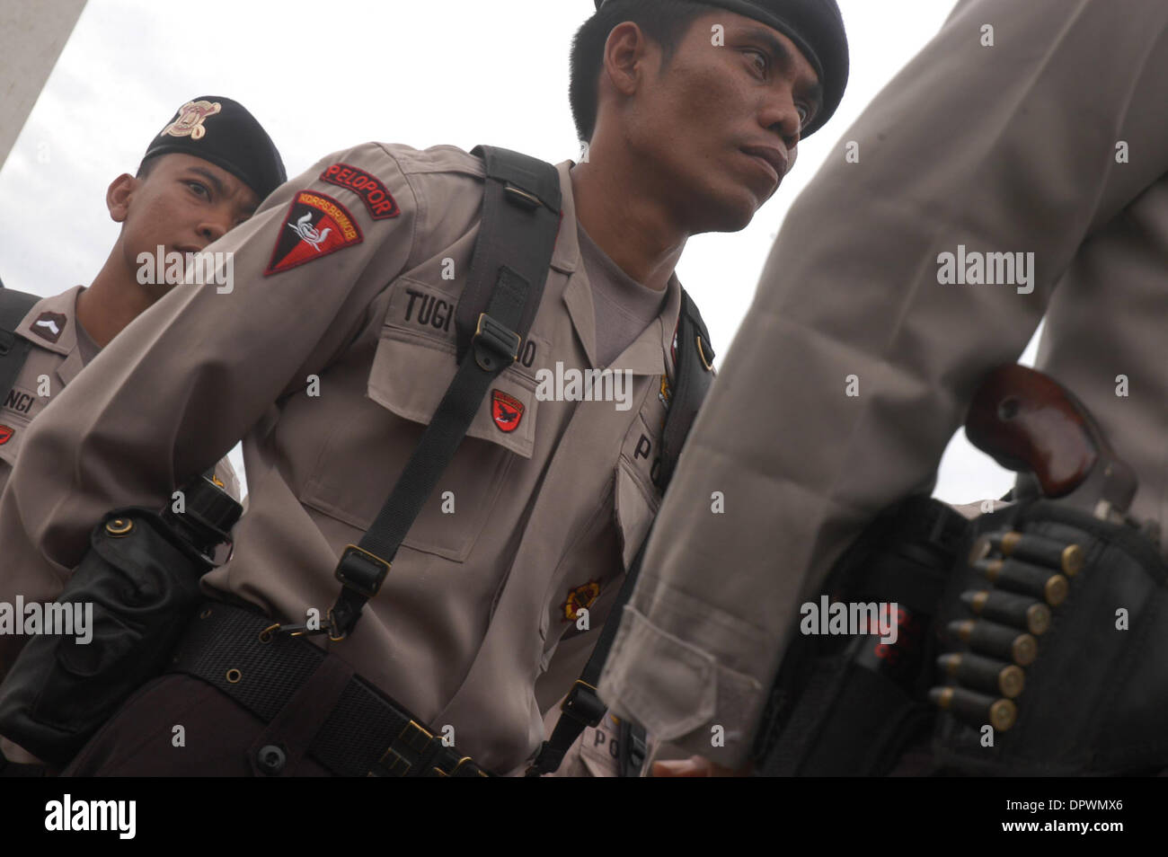 Anti riot police officers hi-res stock photography and images - Alamy