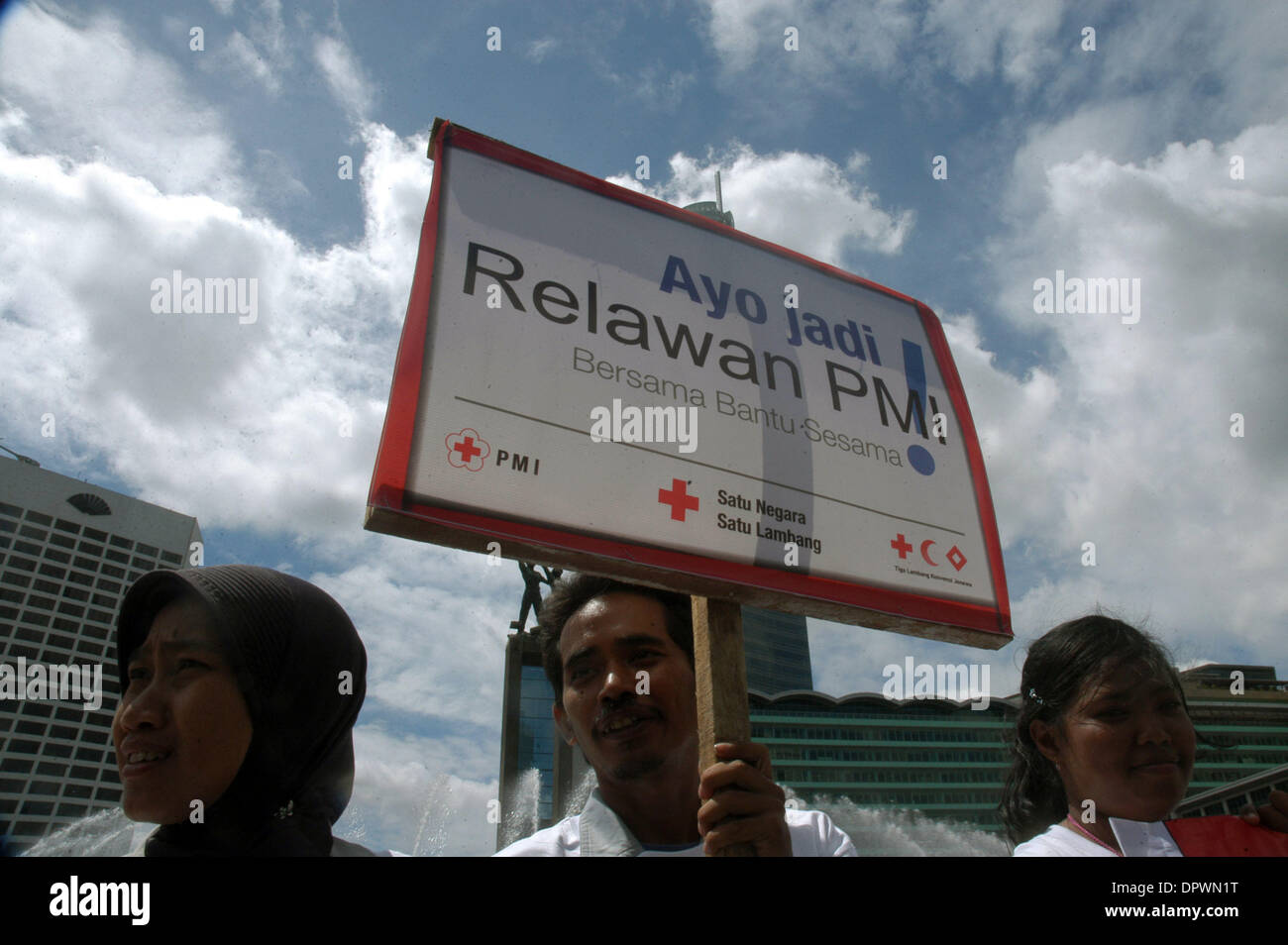 Dec 26, 2008 - Jakarta, Indonesia - Indonesian red cross members carry ...