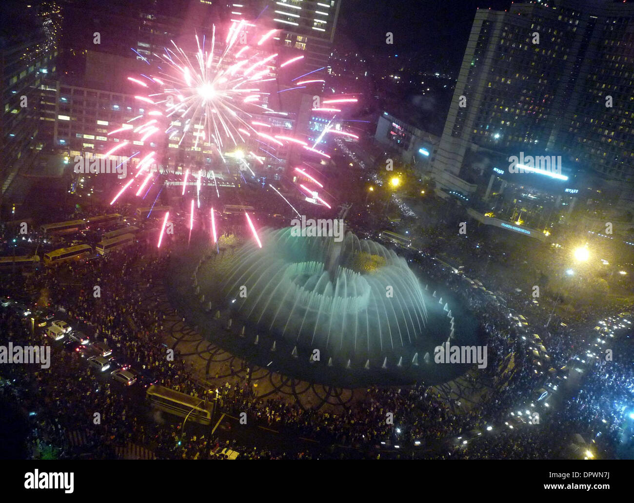 Jan 01, 2009 - Jakarta, Indonesia - Fireworks explode above Jakarta's ...