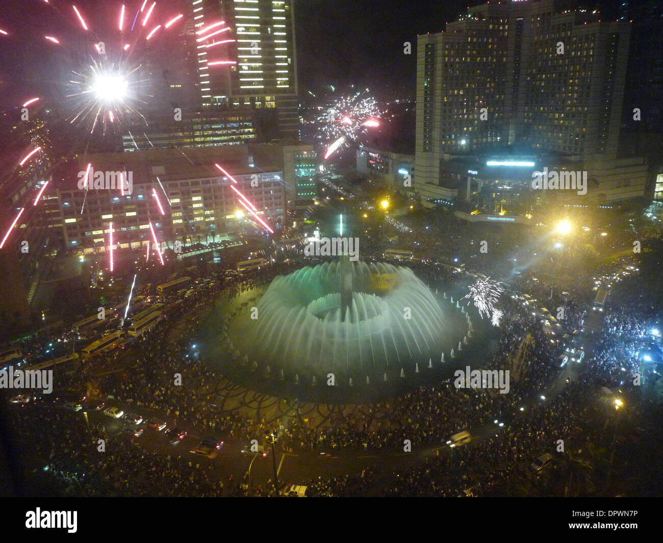 Jan 01, 2009 - Jakarta, Indonesia - Fireworks explode above Jakarta's ...
