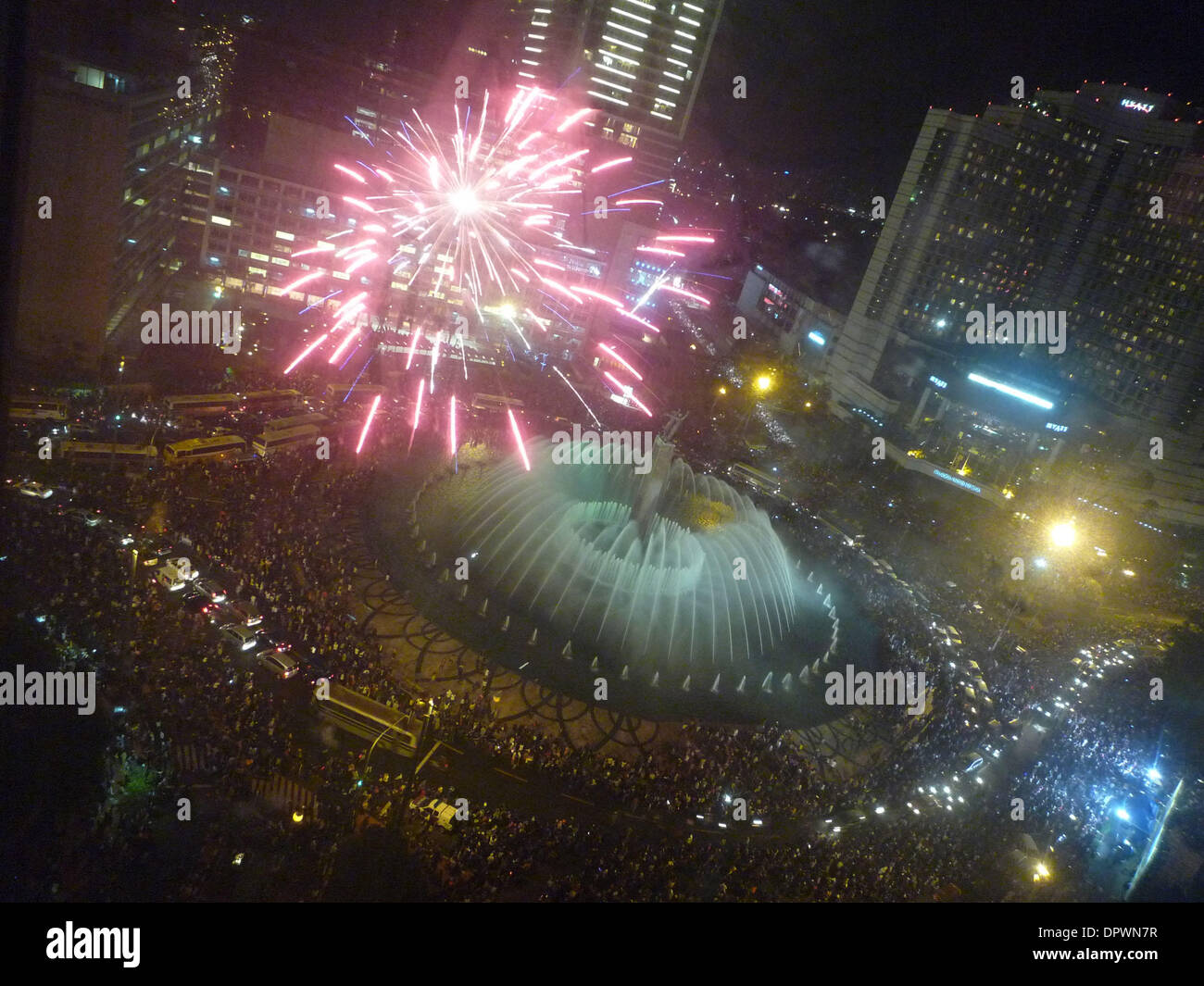 Jan 01, 2009 - Jakarta, Indonesia - Fireworks explode above Jakarta's ...