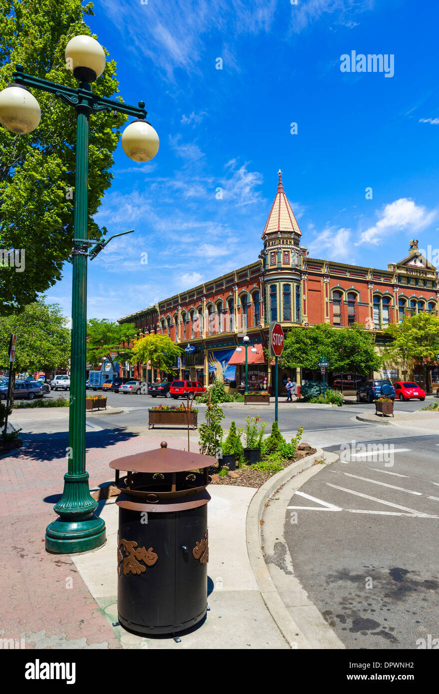 The historic Davidson Building at the intersection of Pearl Street and ...