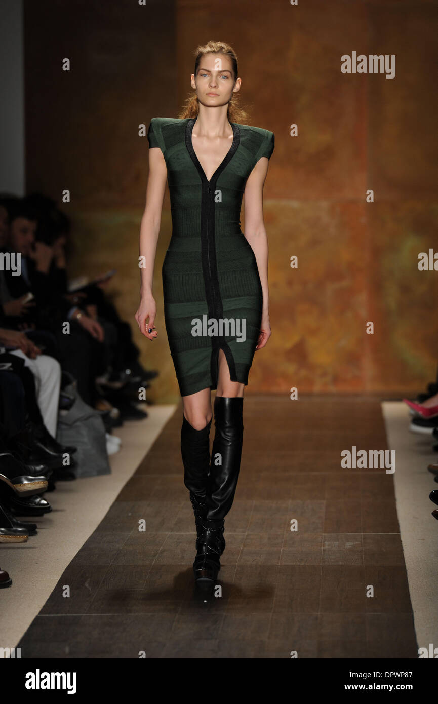 Feb 15, 2009 - New York, New York, USA - Models on the catwalk in the ...