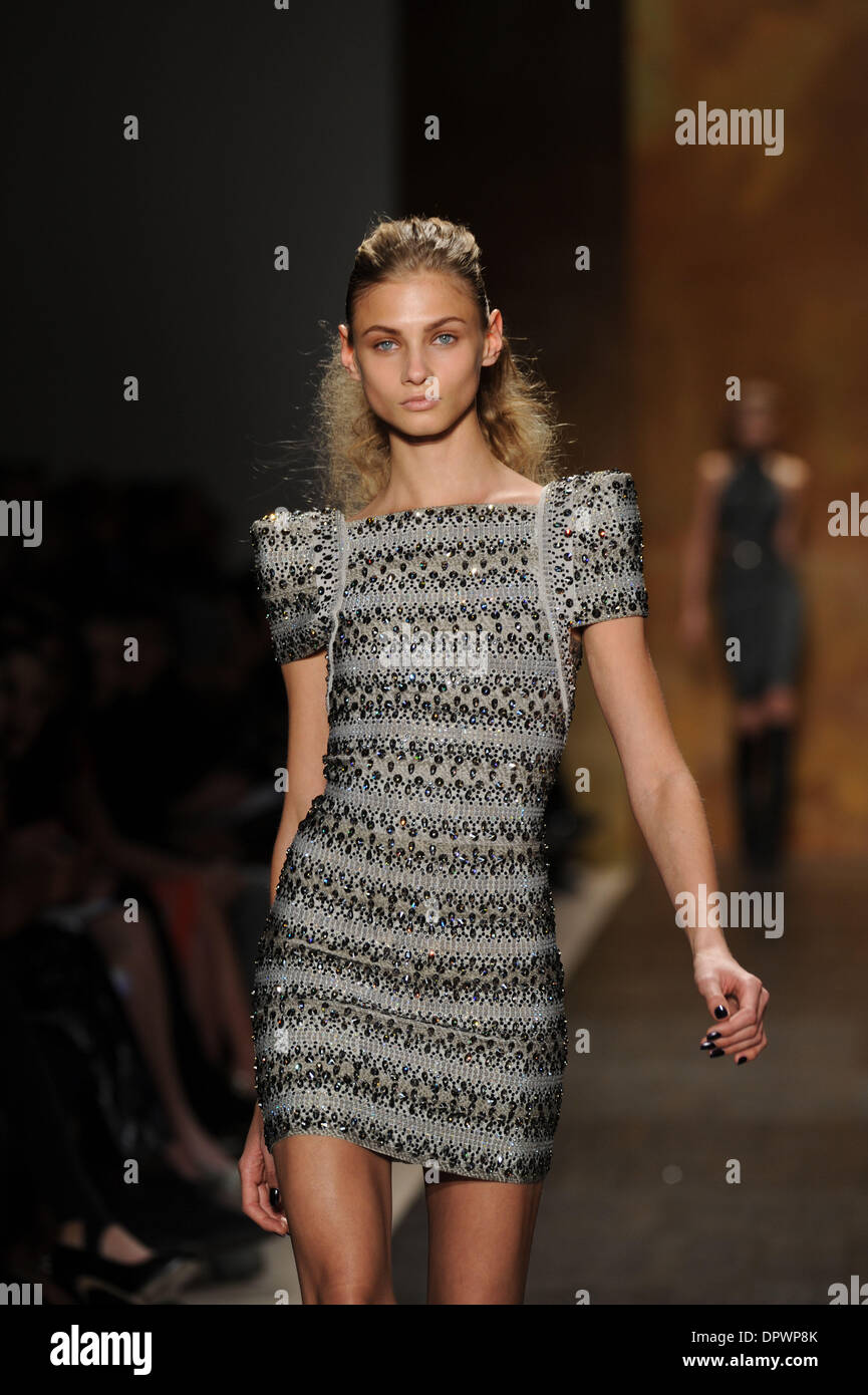 Feb 15, 2009 - New York, New York, USA - Models on the catwalk in the ...