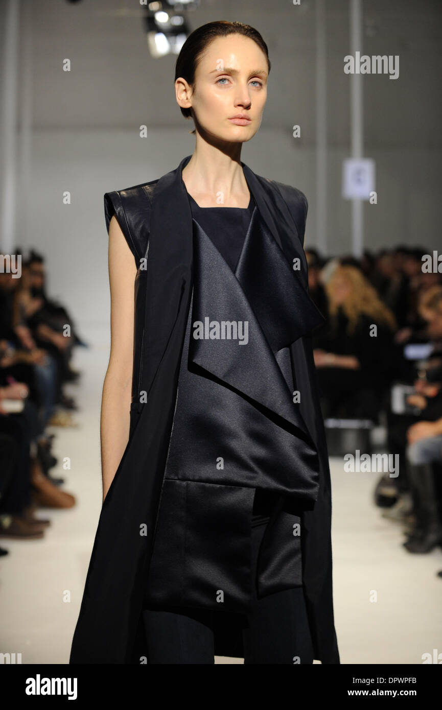 Feb 21, 2009 - New York, NY, USA - Models walk the catwalk for the Rad ...