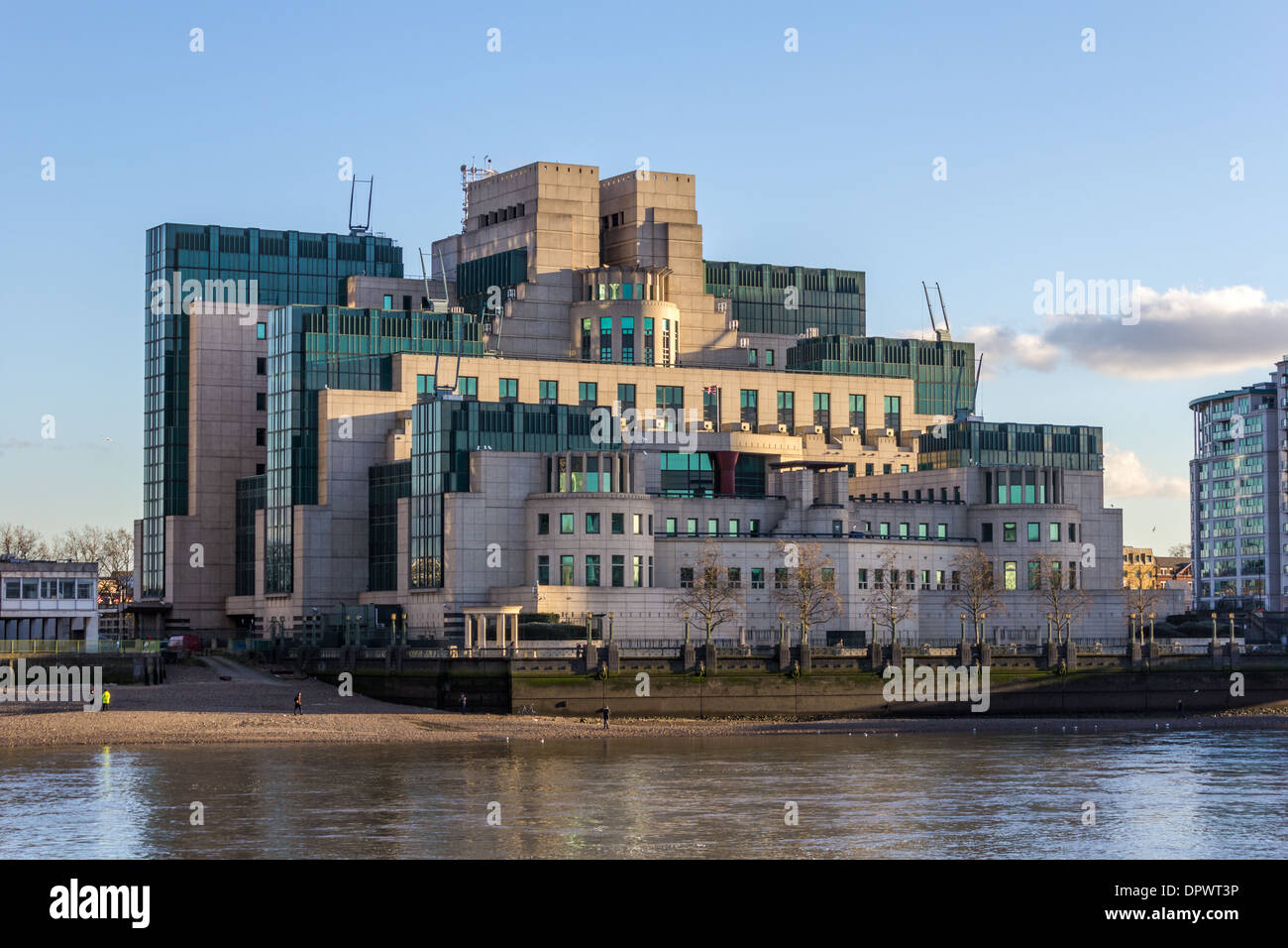 M16 building hi-res stock photography and images - Alamy