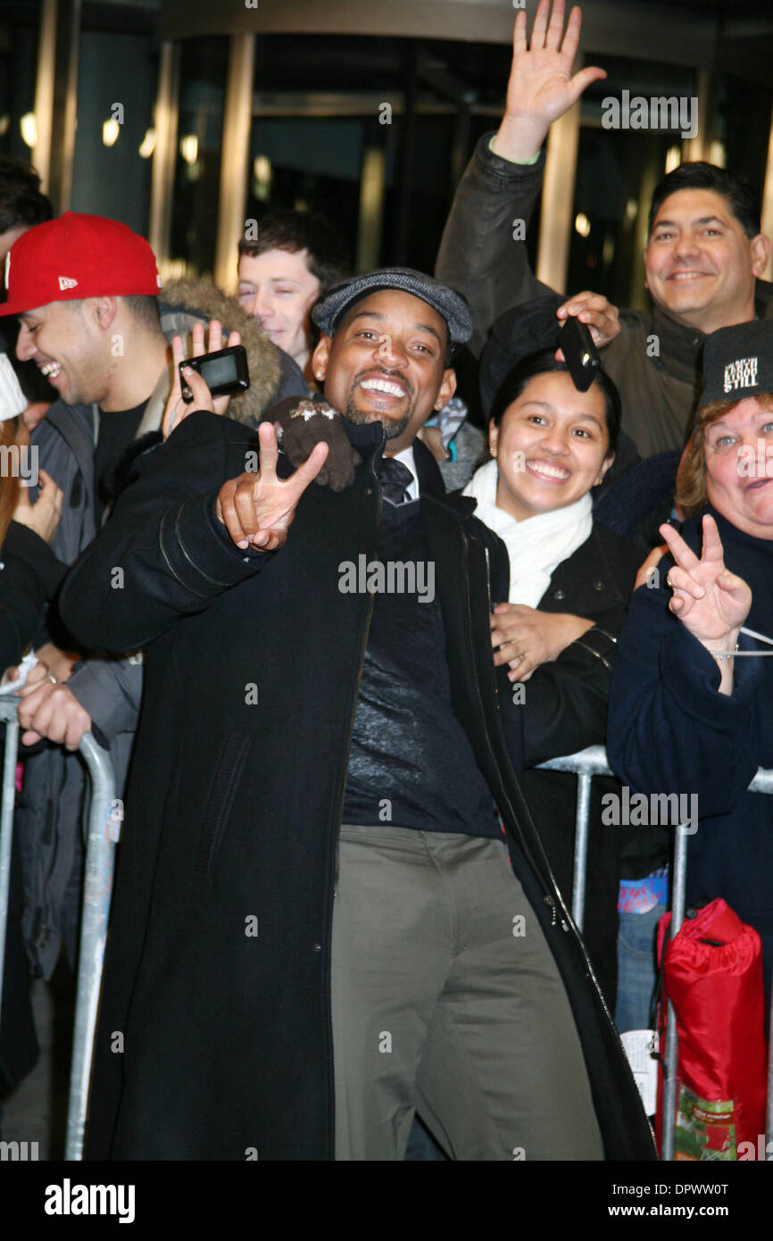 Dec 09, 2008 - New York, NY, USA - Actor WILL SMITH poses with fans the ...