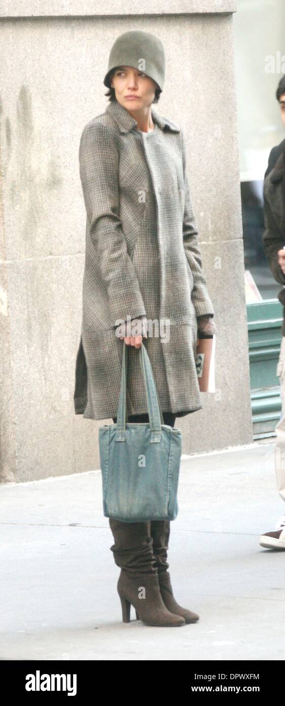 Feb 25, 2009 - New York, New York, USA - Actress KATIE HOLMES films a ...
