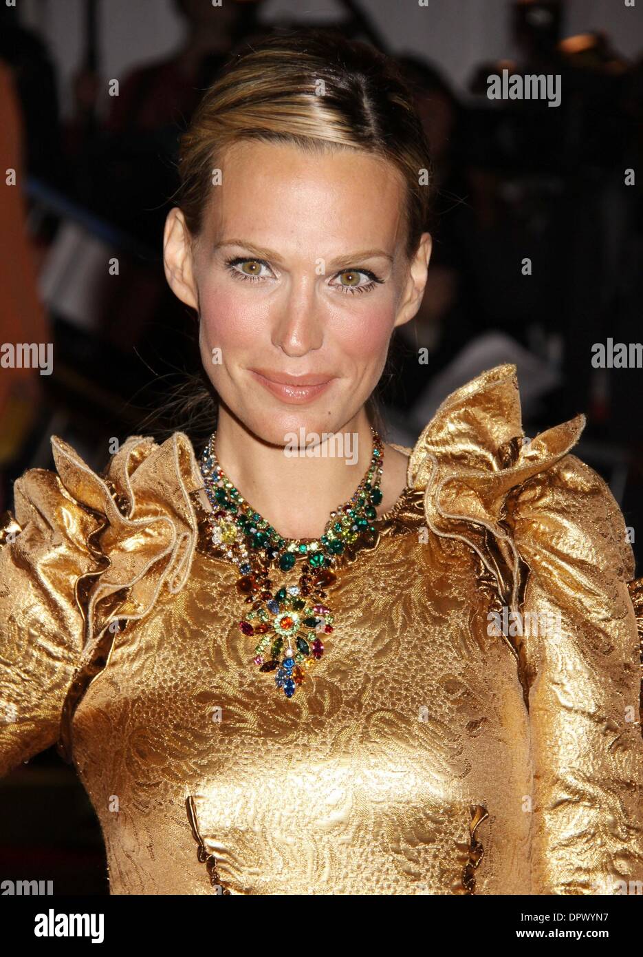 May 04, 2009 - New York, New York, USA - Actress/model MOLLY SIMS ...