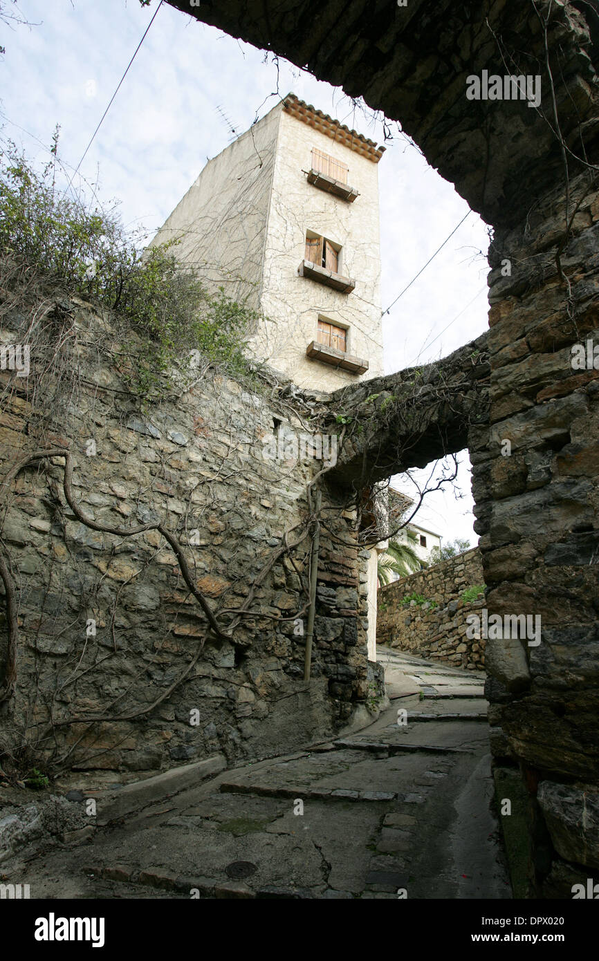 languedoc france houses roquebrun village Stock Photo - Alamy