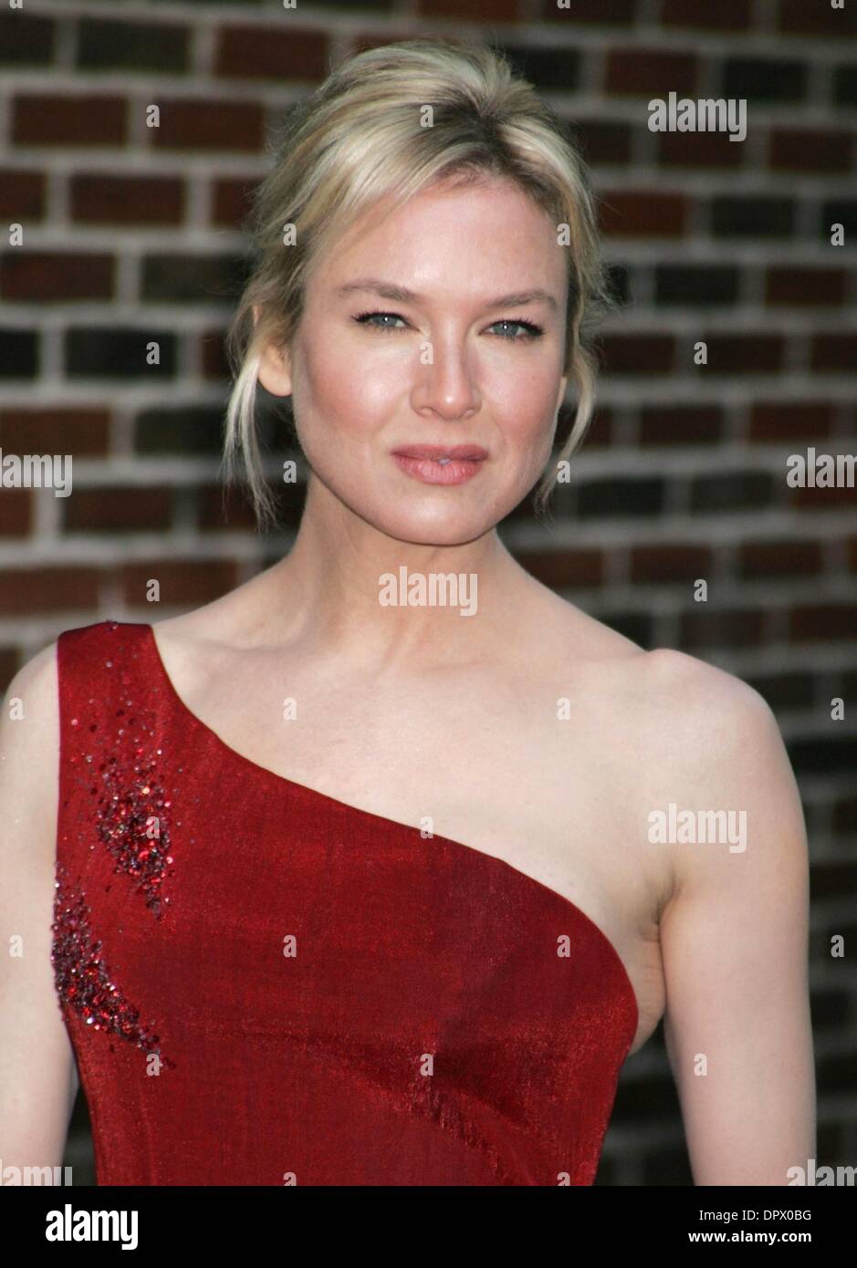 Jan 29, 2009 - New York, New York, USA - Actress RENEE ZELLWEGER poses ...