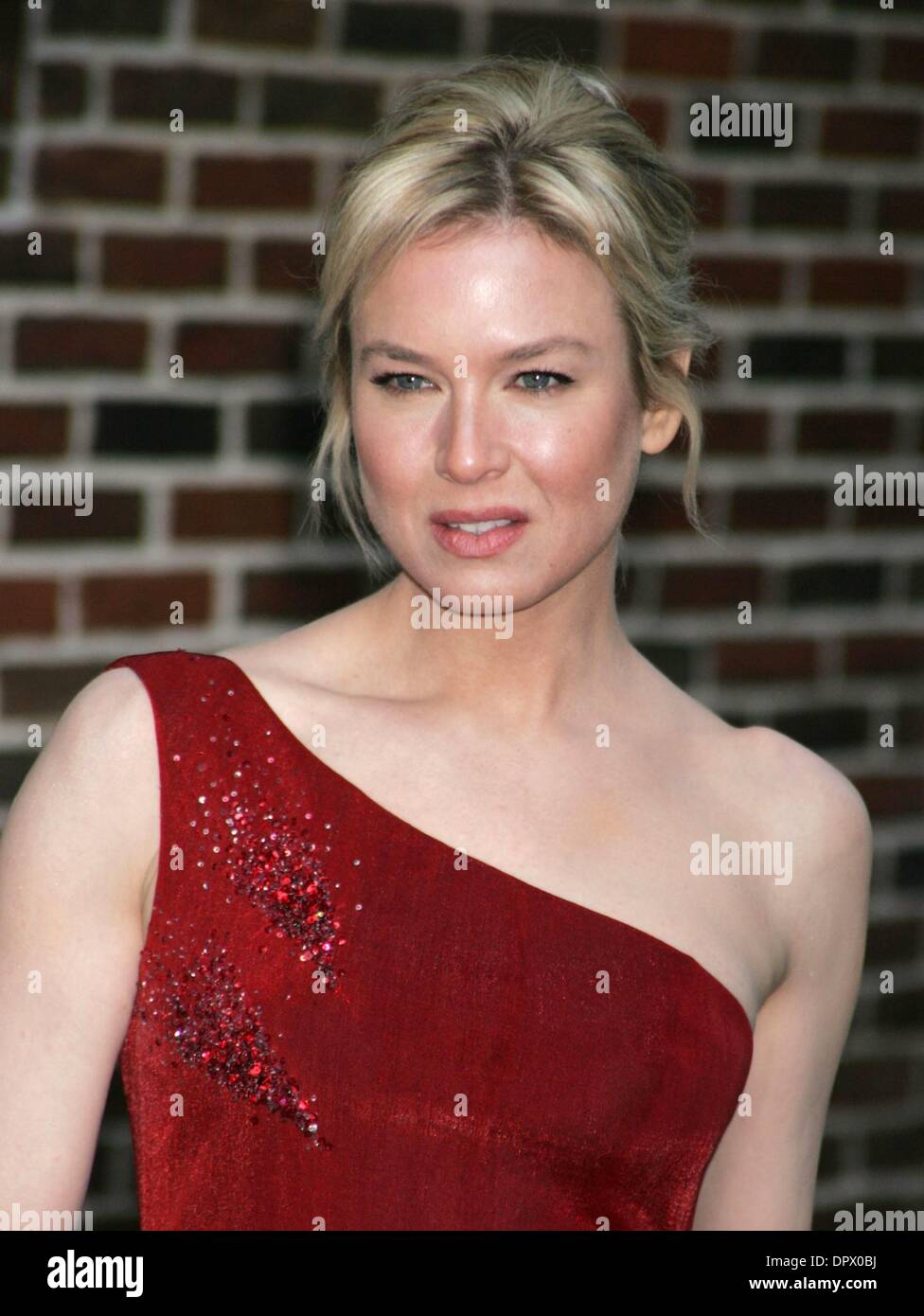 Jan 29, 2009 - New York, New York, USA - Actress RENEE ZELLWEGER poses ...
