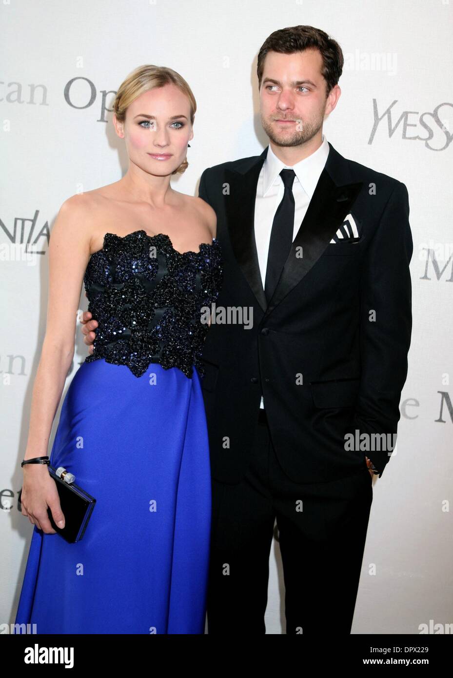 Joshua Jackson Diane Kruger At Movies In Vancouver