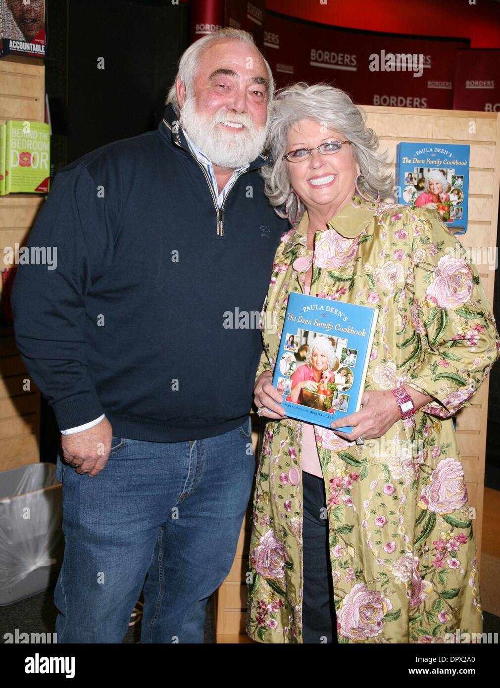 Apr 07, 2009 - New York, New York, USA - Cook, TV personality PAULA ...