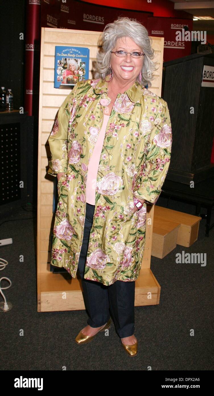 Apr 07, 2009 - New York, New York, USA - Cook, TV personality PAULA ...