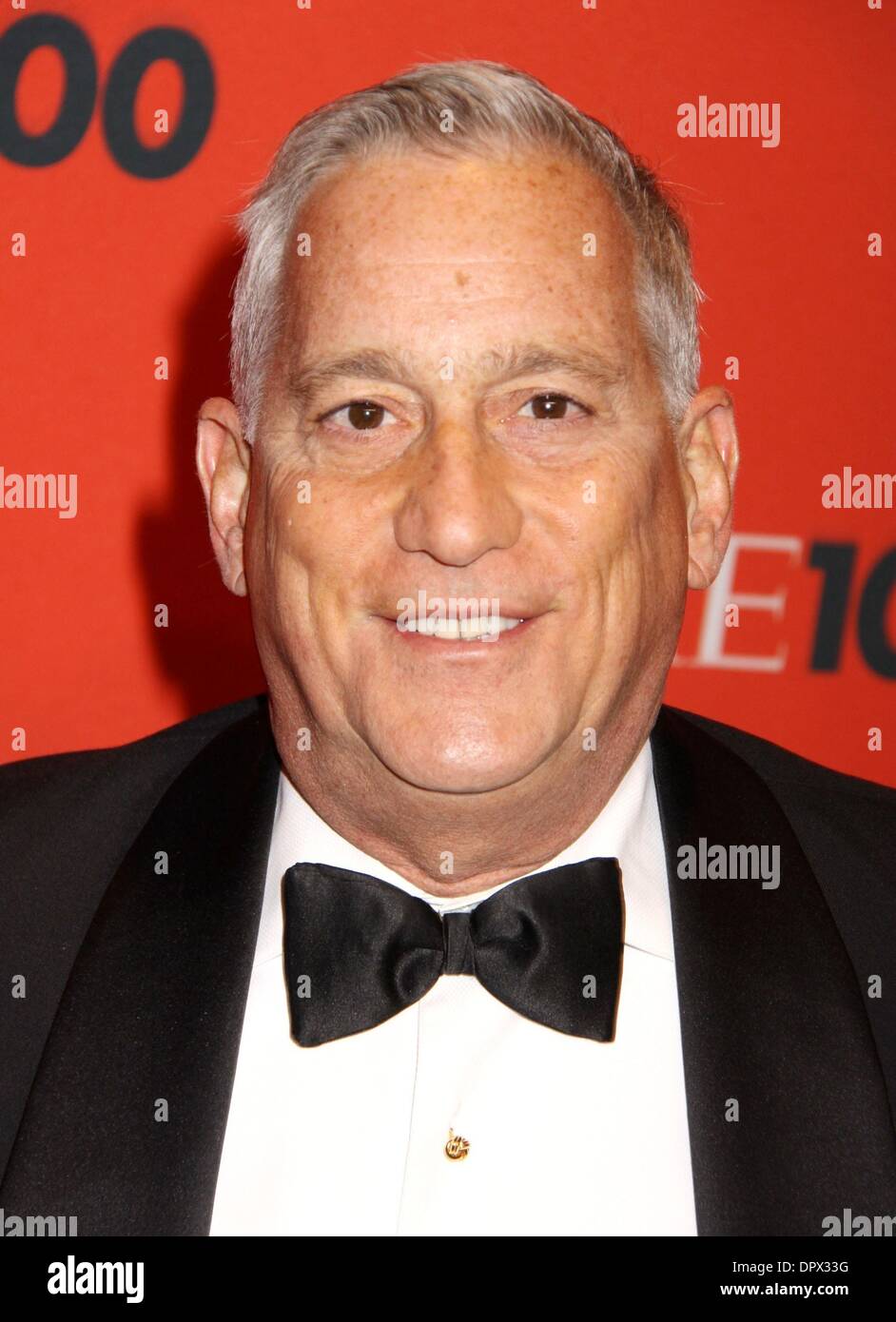 May 05, 2009 - New York, New York, USA - Writer WALTER ISAACSON attends ...