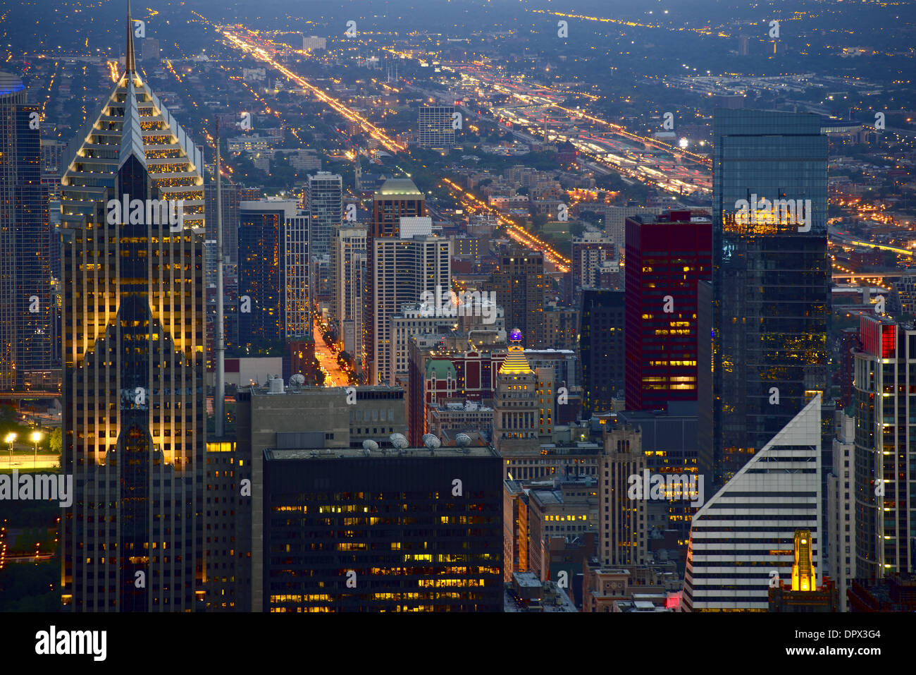 Skyline at Night Chicago, Illinois, USA. Magnificent Chicago Skyline ...