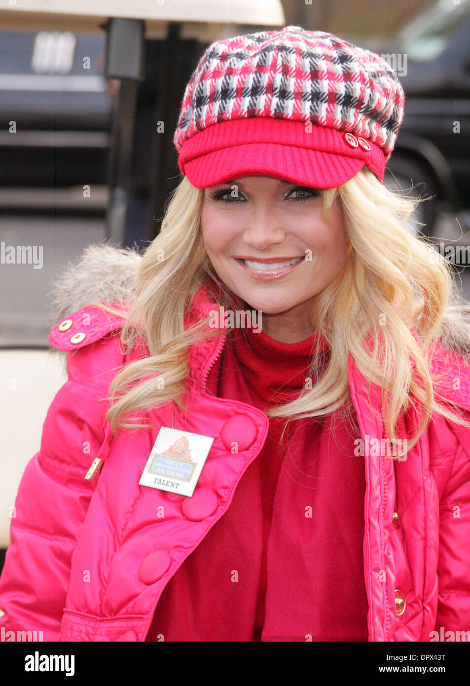 Kristin chenoweth macys thanksgiving parade hi-res stock photography ...