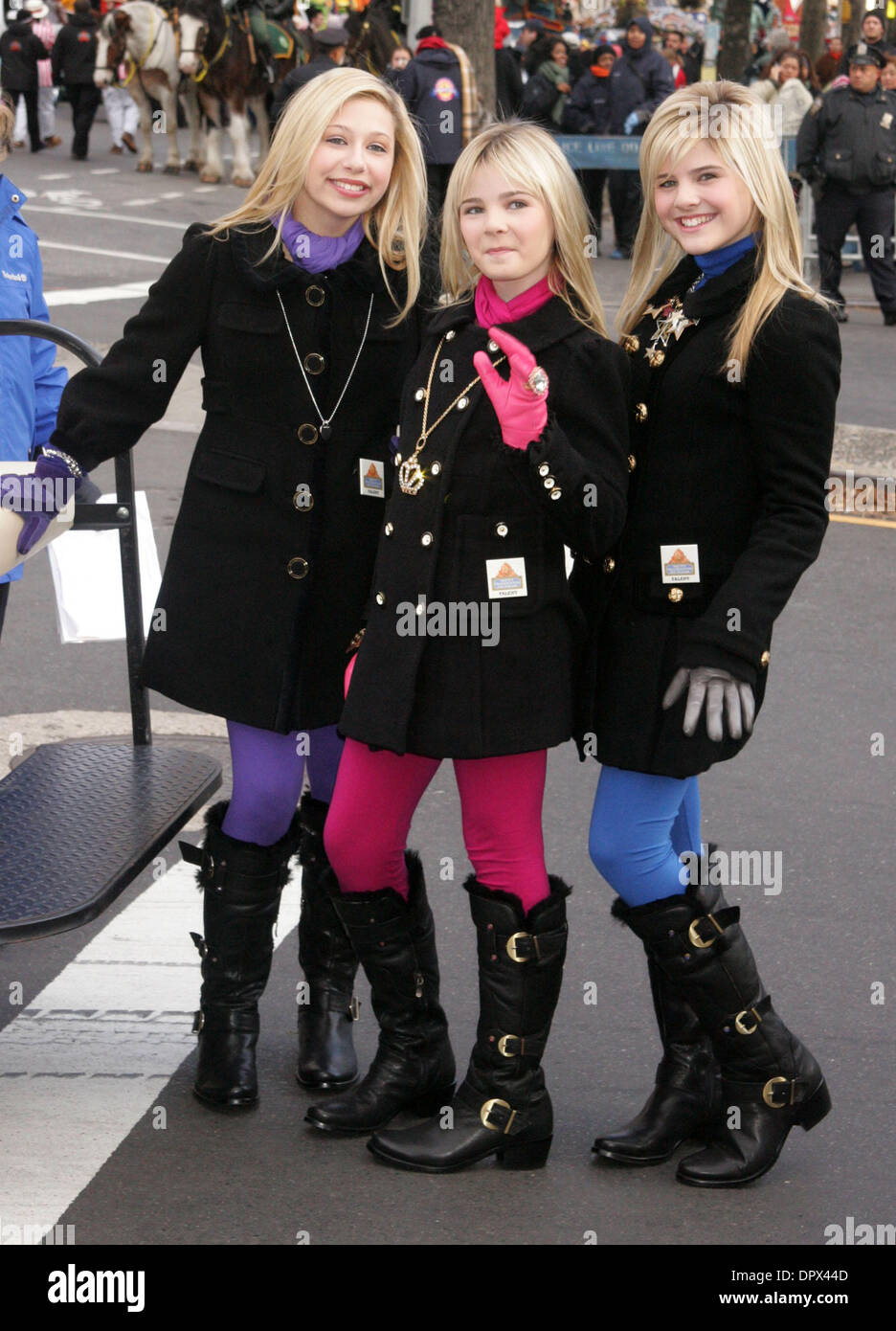 Clique girlz hi-res stock photography and images - Alamy