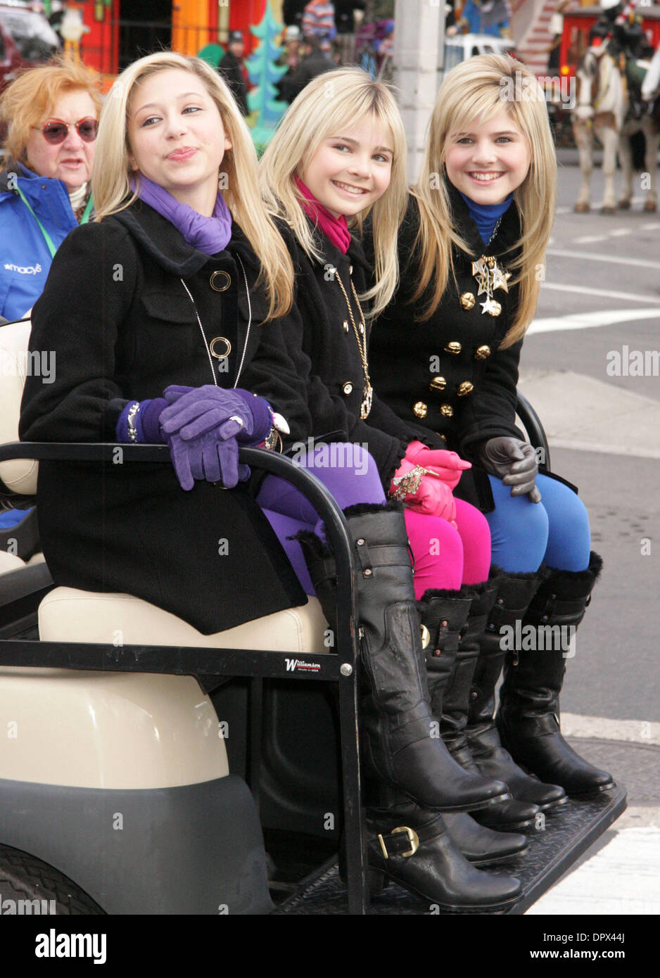 Clique girlz hi-res stock photography and images - Alamy