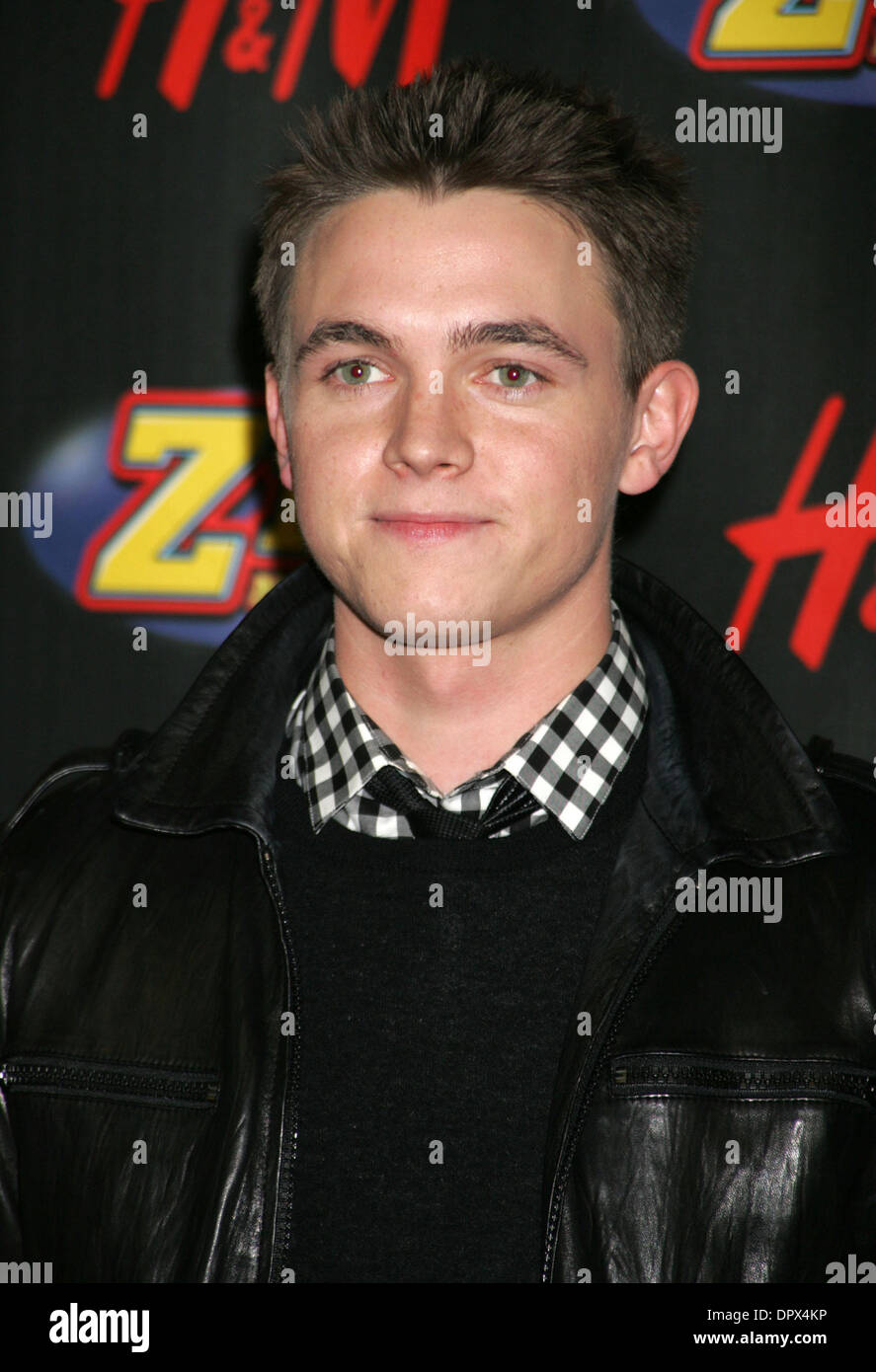 Dec 12, 2008 - New York, NY, USA - Singer JESSE MCCARTNEY poses for ...
